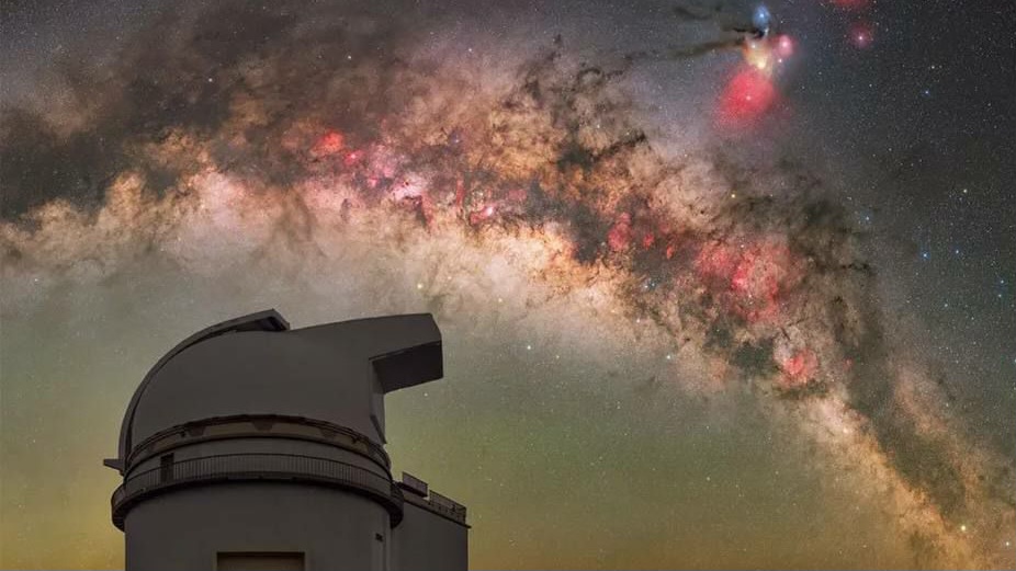 An image of the Milky Way's luminous arc in the night sky - SAFIR TV