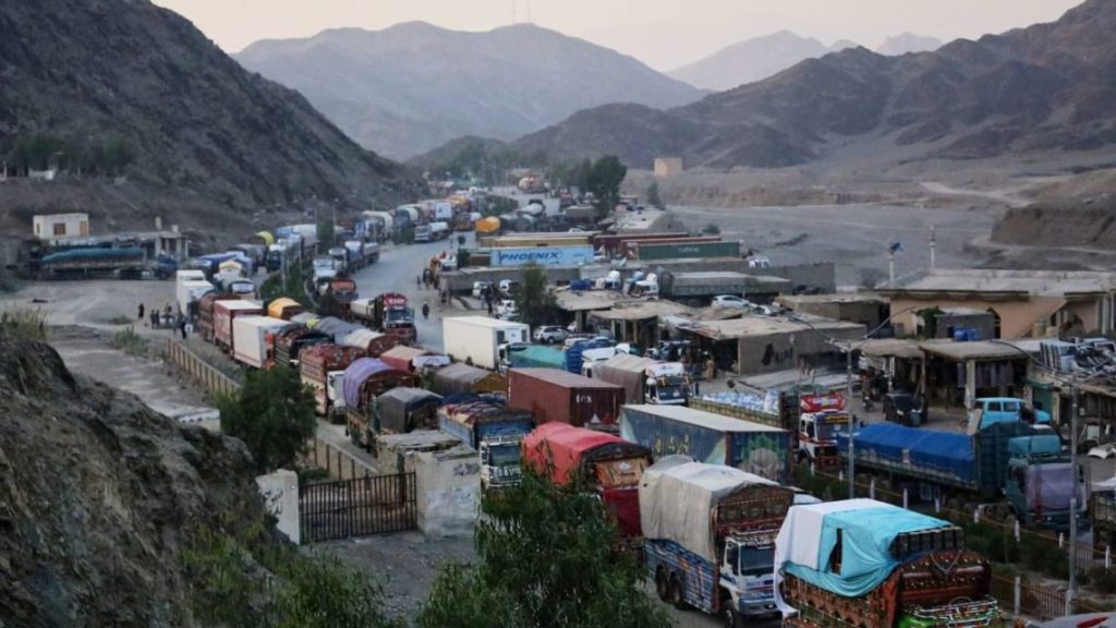Pakistan allows Afghan transit cargo from Chaman and Quetta to Karachi ...