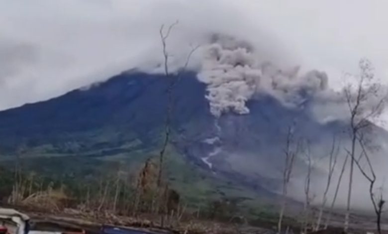 New eruption of Mount Semeru volcano in Indonesia begins - SAFIR TV