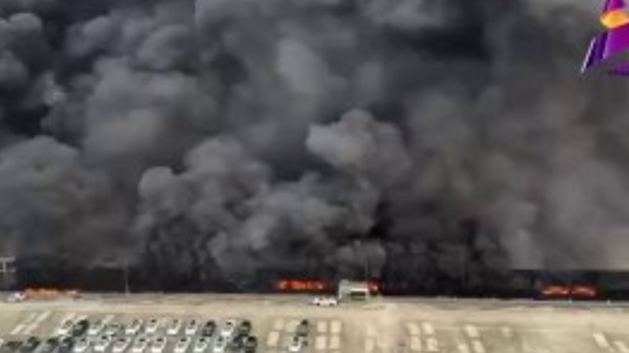 Large fire breaks out in BYD factory parking lot in Shenzhen, China ...